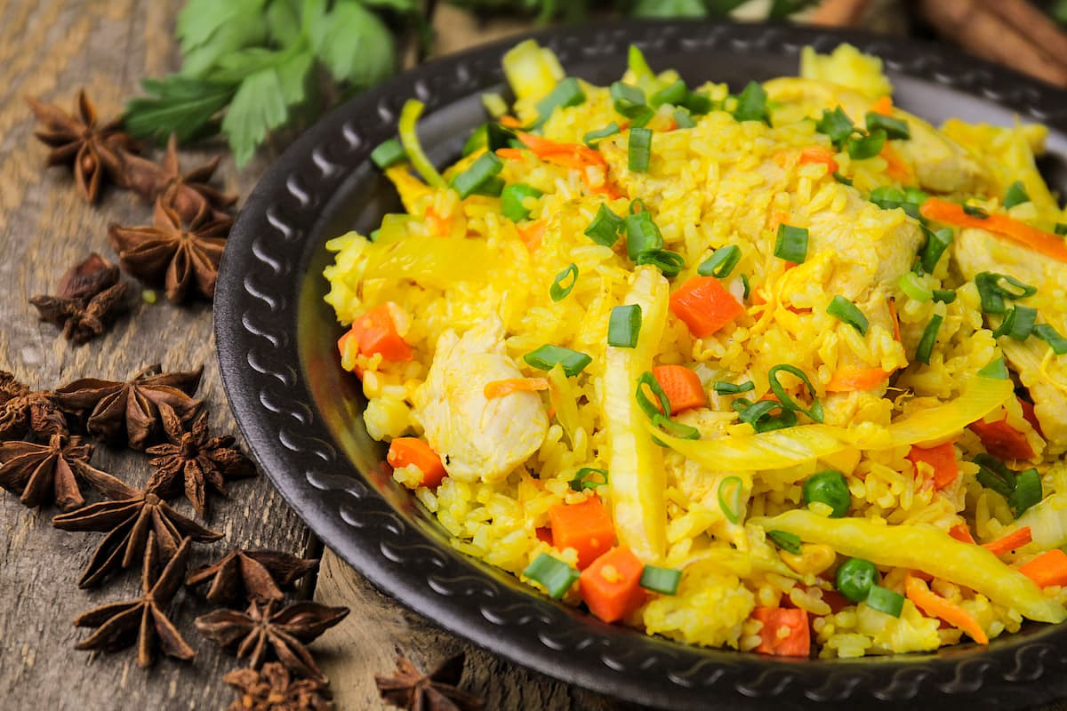 Receita de galinhada: Tradição e sabor em um só prato
